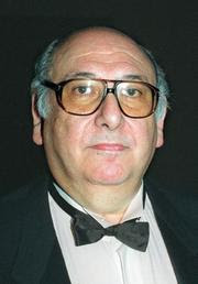 Remando en polisíndeton: ENTREVISTA A CARMELO BERNAOLA