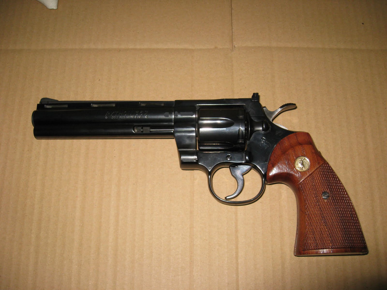 TIRO POLICIAL Y TACTICO: REVOLVER COLT PYTHON