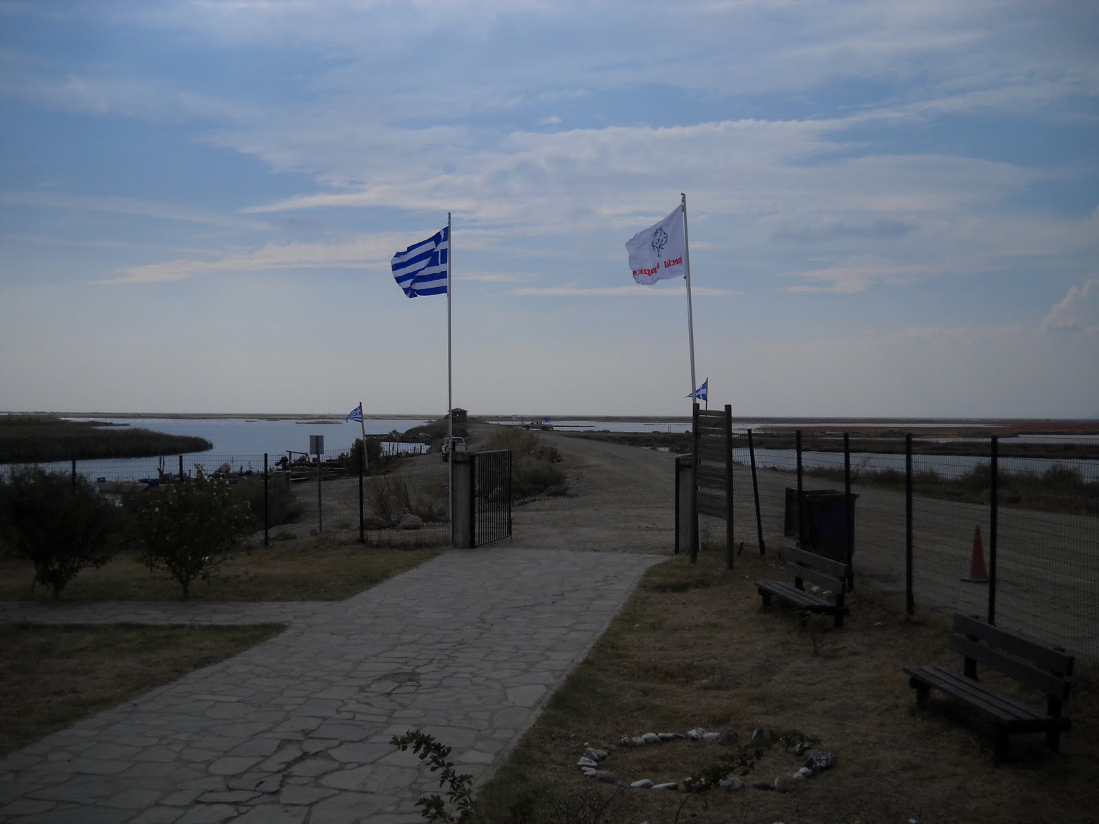 ΑΝΤΙΡΑΤΣΙΣΤΗΣ: ΚΑΤΕΒΑΣΑΝ ΤΗΝ ΕΛΛΗΝΙΚΗ ΣΗΜΑΙΑ ΣΤΟ ΔΕΛΤΑ ΤΟΥ ΕΒΡΟΥ ΜΕ ...