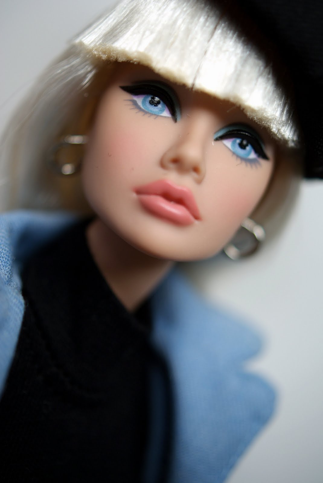 THE FASHION DOLL REVIEW: Beatnik Blues Poppy Parker