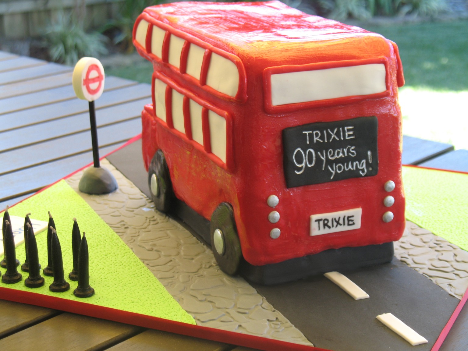 Blissfully Sweet: A London Bus Birthday Cake for a 90 years young Londoner!