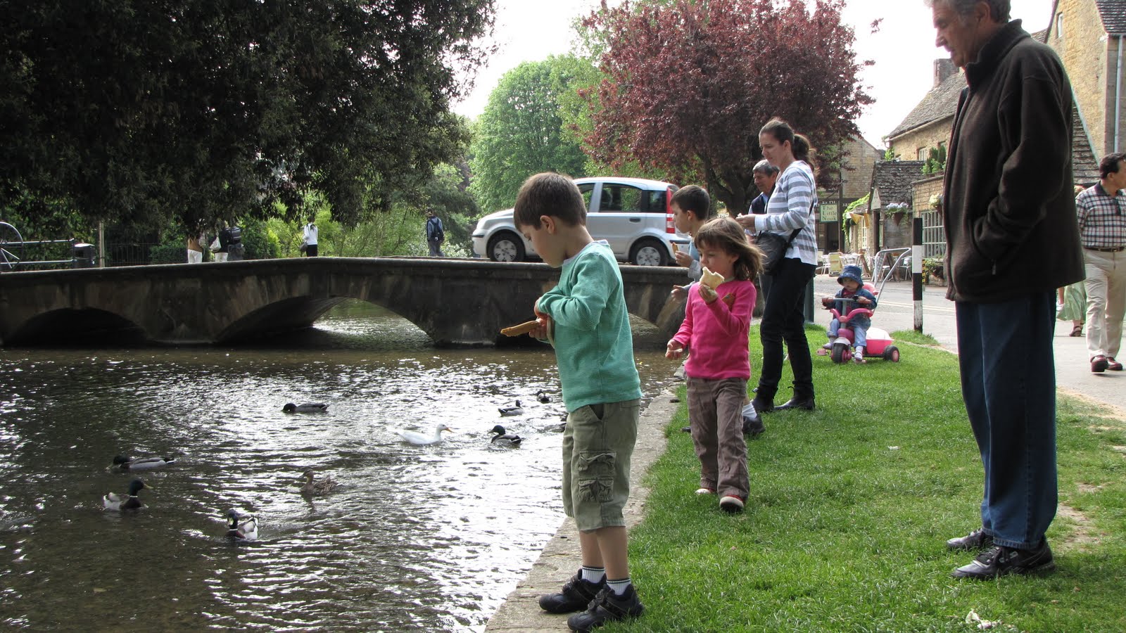 World Tour with Nicholas: TUESDAY - SWINDON, UK COUNTRYSIDE