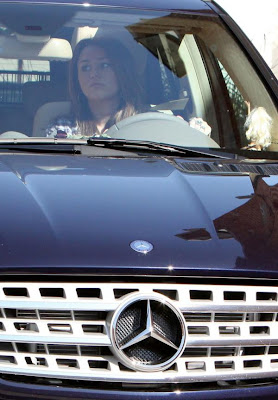 Miley Cyrus Portugal XD: MILEY GANHA UM NOVO CARRO