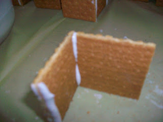 Miss Merry's House with the Picket Fence: Graham Cracker House Tutorial