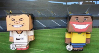 Hako Football Player Papercrafts: Ronaldinho & Ronaldo | Papercraft ...