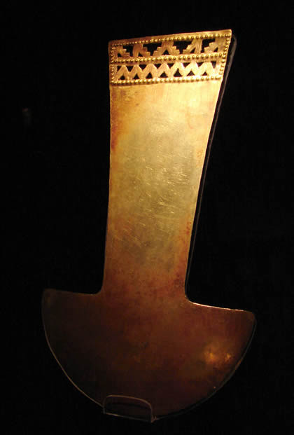 4,000 AÑOS DE ORO AMERICANO: ORO DEL PERÚ; TUMI