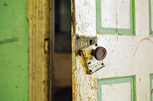 विक्रम वालावलकर: Housebreaking : Crime & Time.