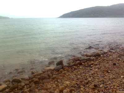 FOTOS CON Y SIN ROLLO: Playa Conoma un día lluvioso