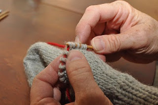 Two Left Feet: how to knit a mitten, part 4: the thumb