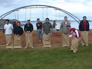 Permainan Tradisional: Balap karung