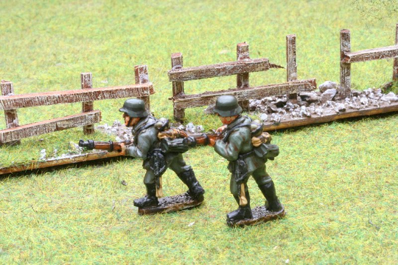 Lace 'n Big Hats: Crusader 28mm WW2 British, Germans and Russians