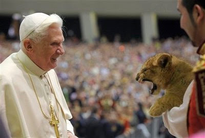 Lion cub greets pope with a roar in the Vatican | Animals and Pets