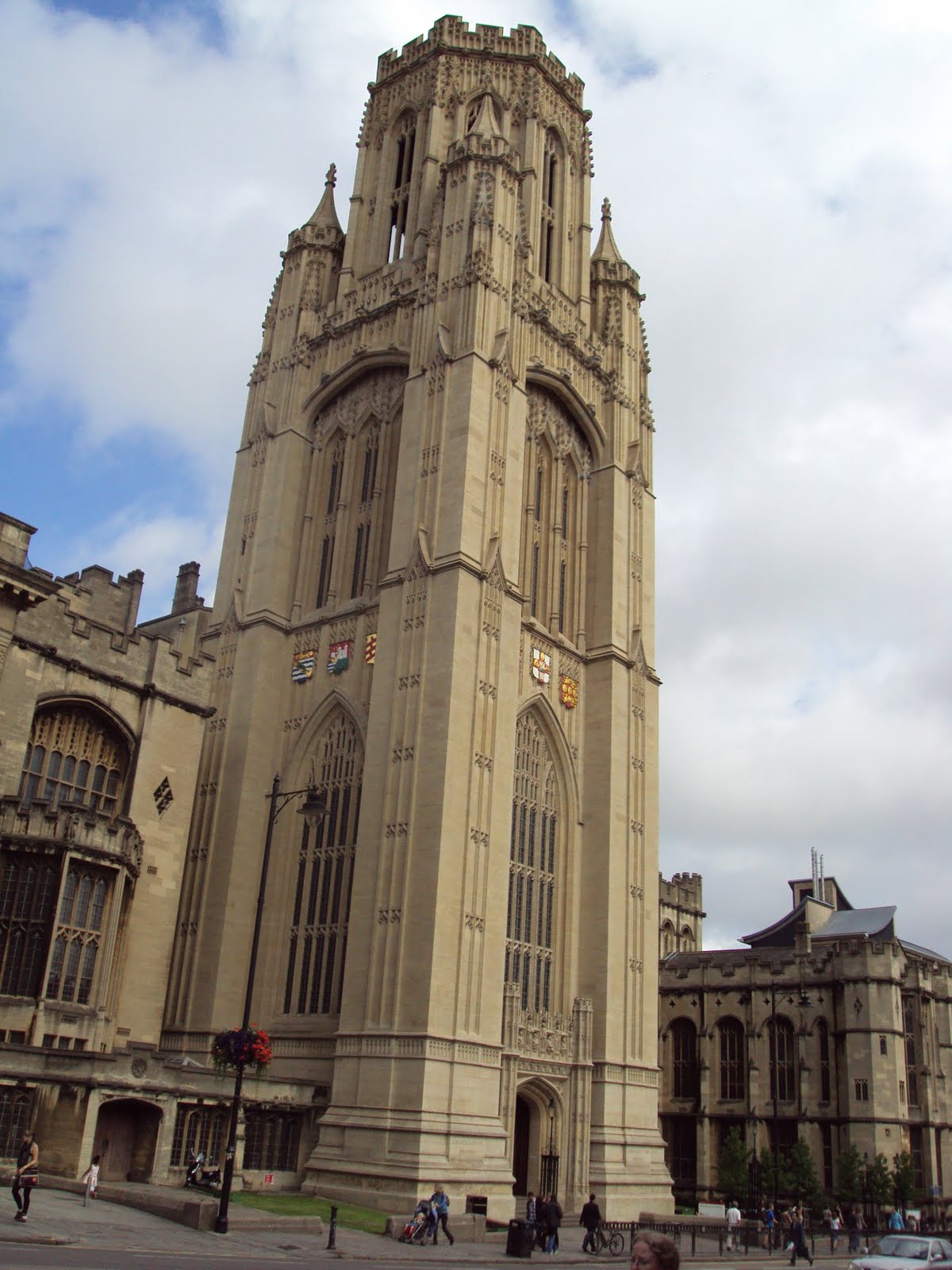 The History Bristol`s Monuments: Wills Memorial Building