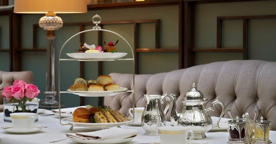 La chica de la casa de caramelo: Tomar el té en Londres