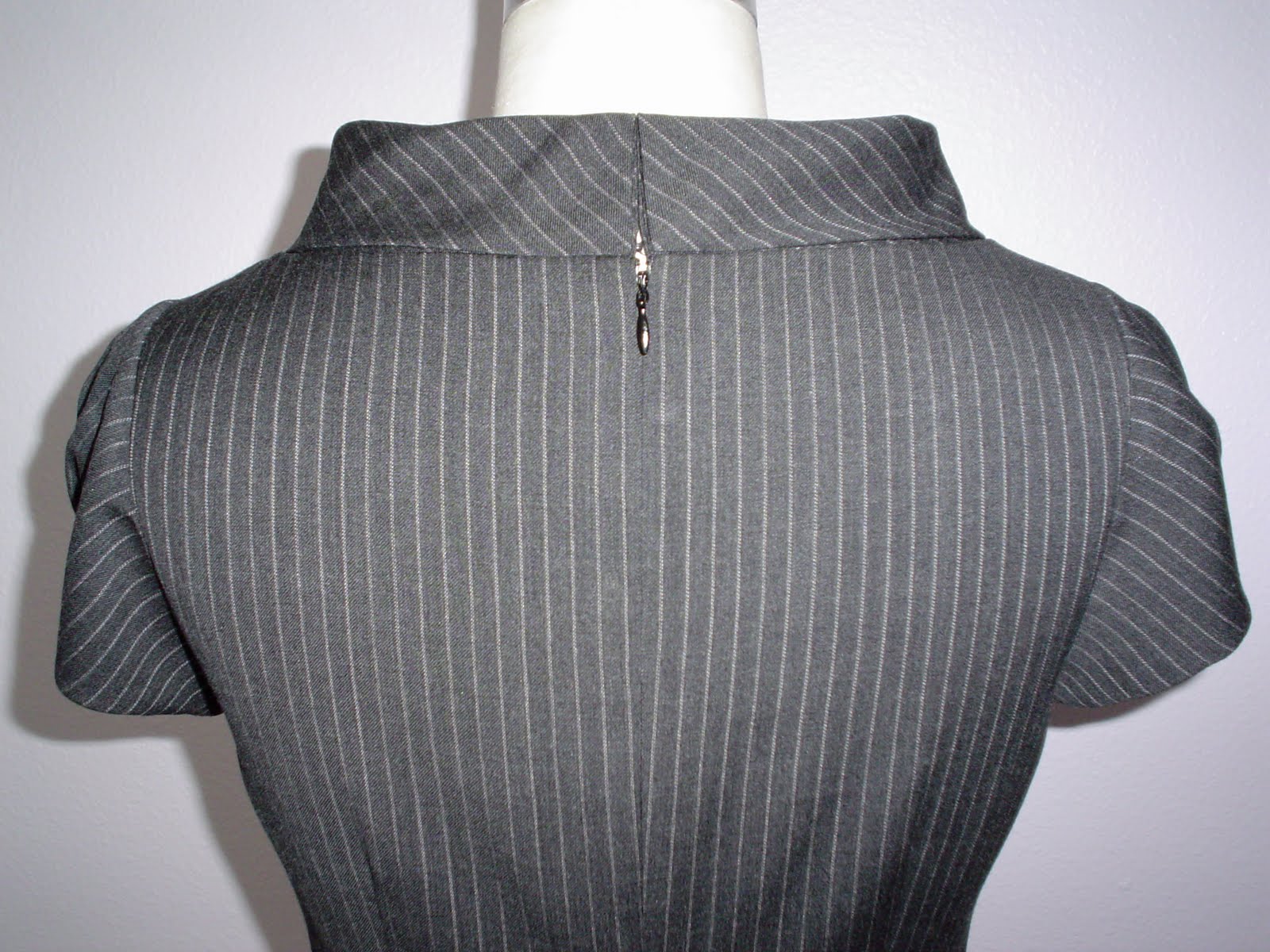 Amanda's Adventures in Sewing: NewLook 6909 - Gray pinstripe wool dress