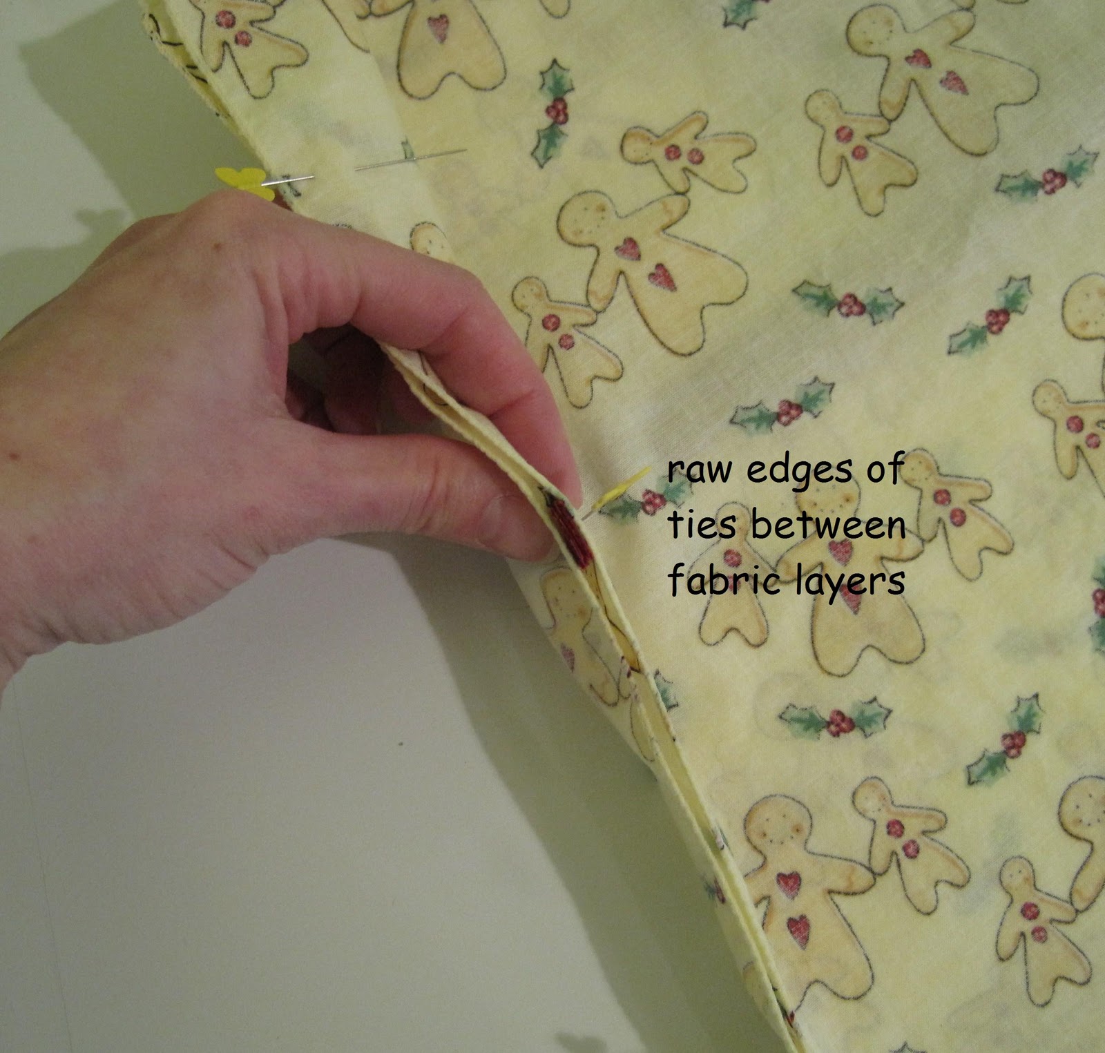 Steph Jacobson Designs: easy fabric gift bag--tutorial