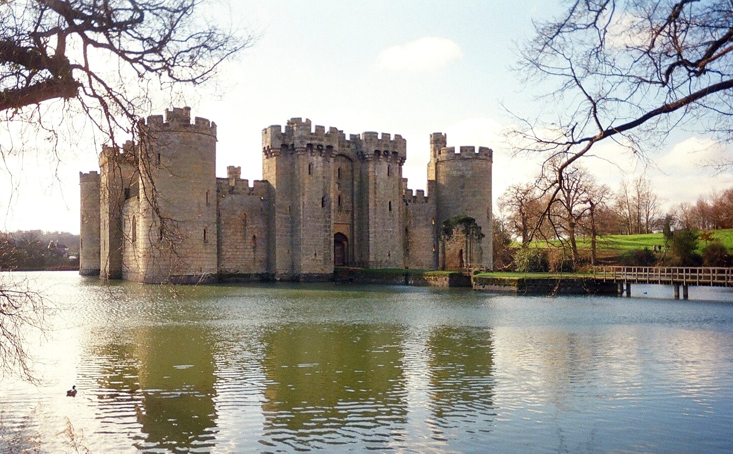 arch: Bodiam Castle, near Robertsbridge, England, (14th century)