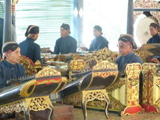 EXPLORE INDONESIA: Music Gamelan Java in Alps