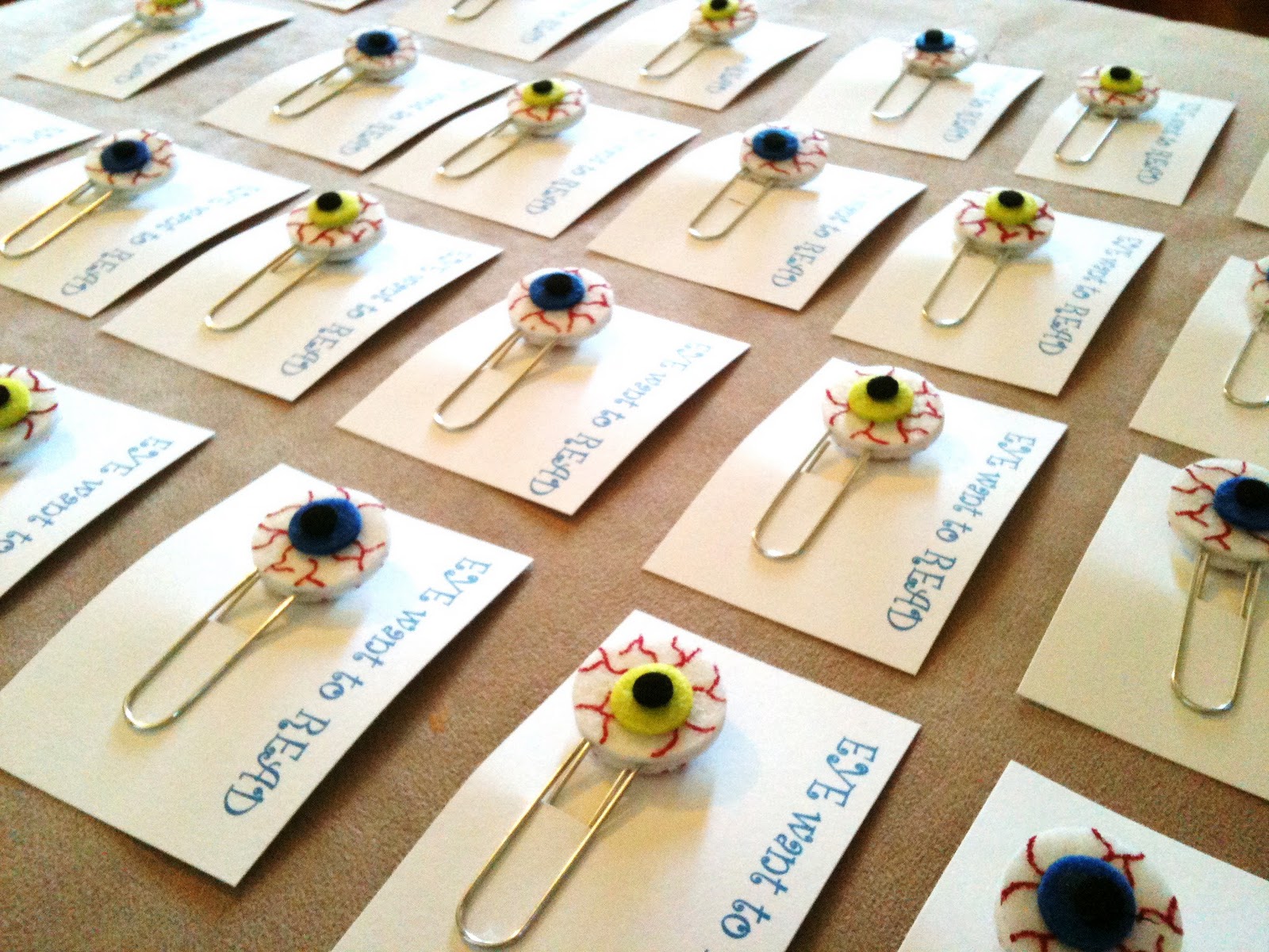 Barefoot Sewing & Crafting: Paper Clip Bookmarks!