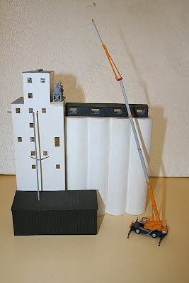 Tropical N Scale: N scale digger and crane (nearly)