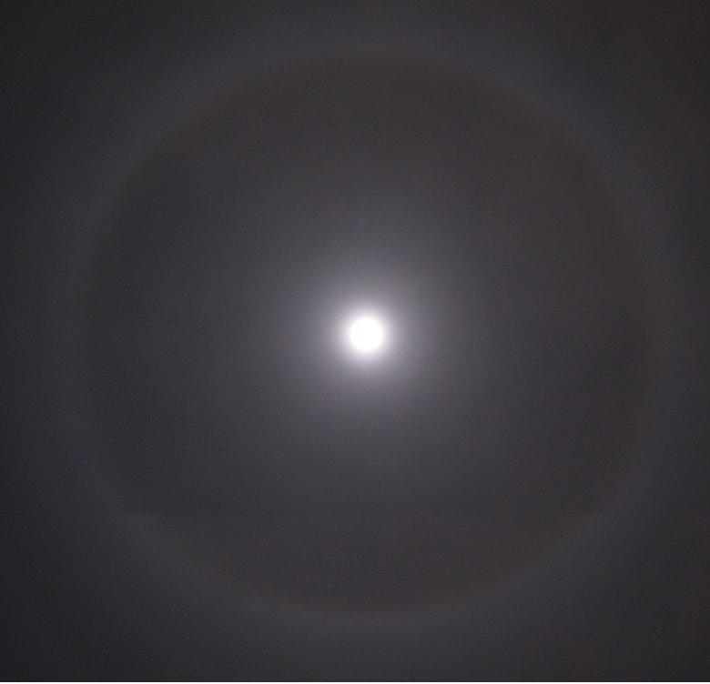 Albums 100+ Pictures Why Is There A Big Circle Around The Moon Latest