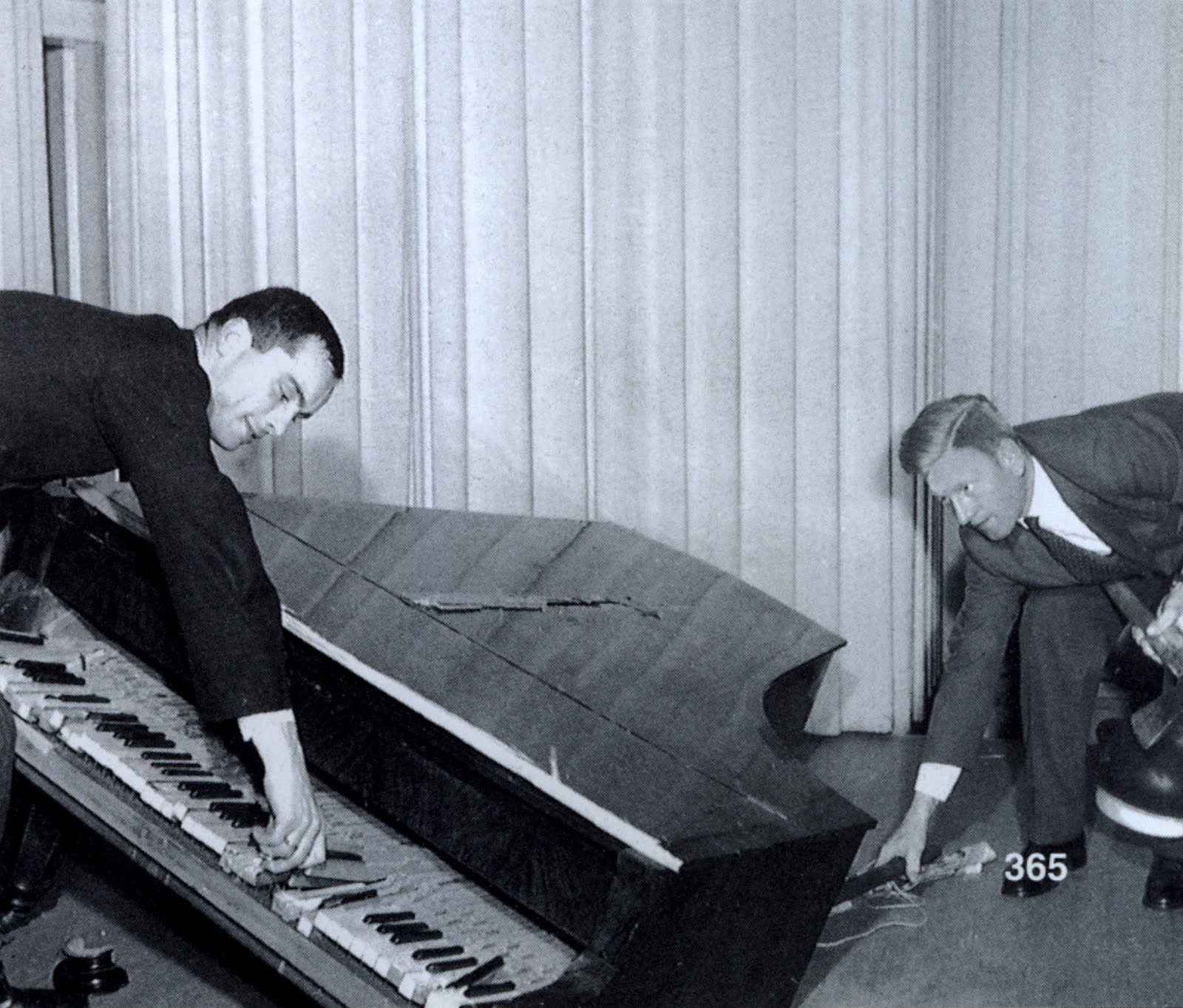 CHAUDRON: Piano destruction