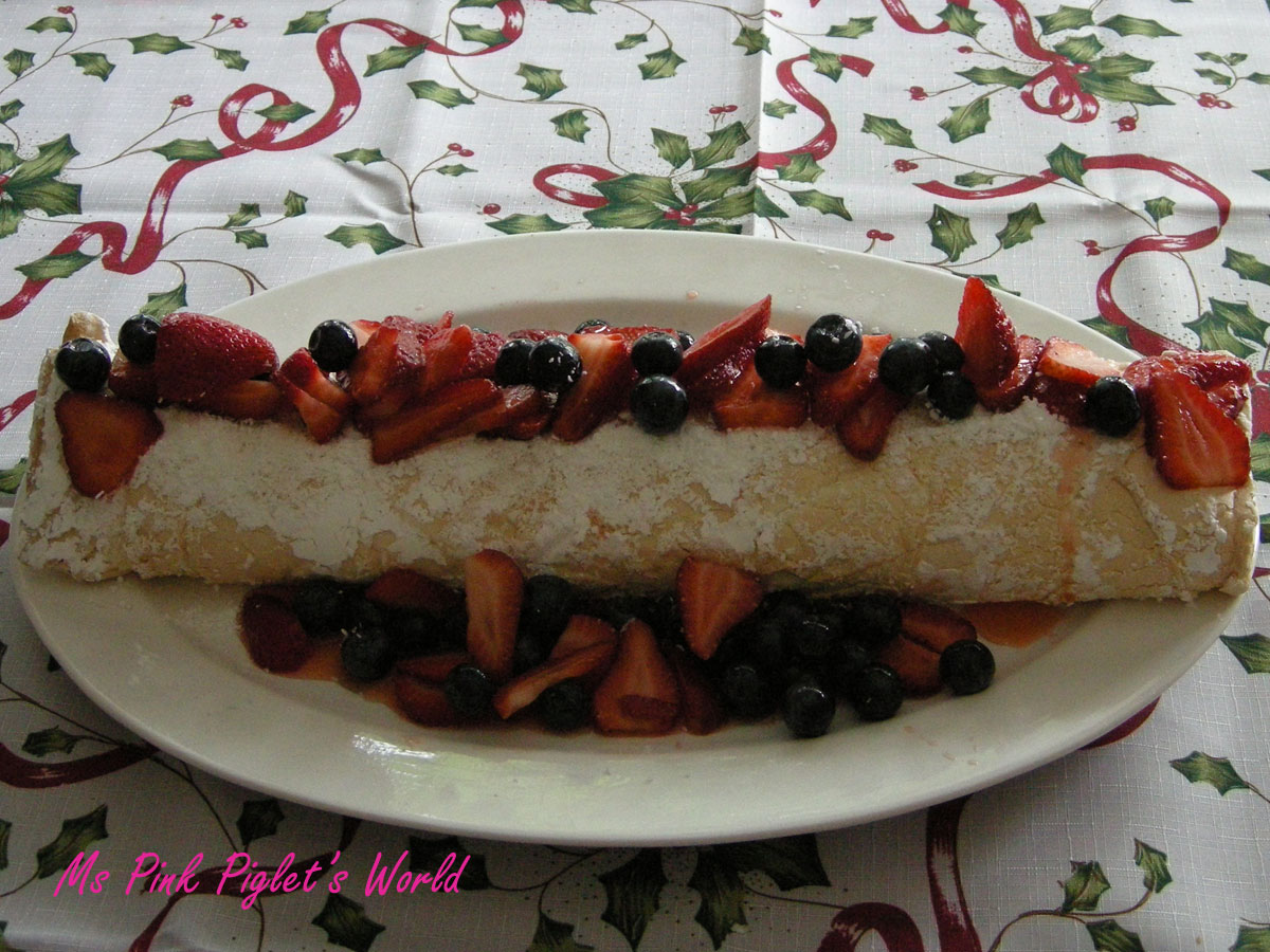 Ms Pink Piglet's World: Christmas Log - Another Type of Pavlova with ...