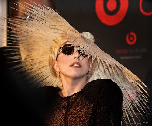Entertainment Update: lady gaga hair hat photos