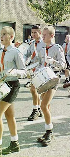 Boys in short shorts: Fit scouts in shorts