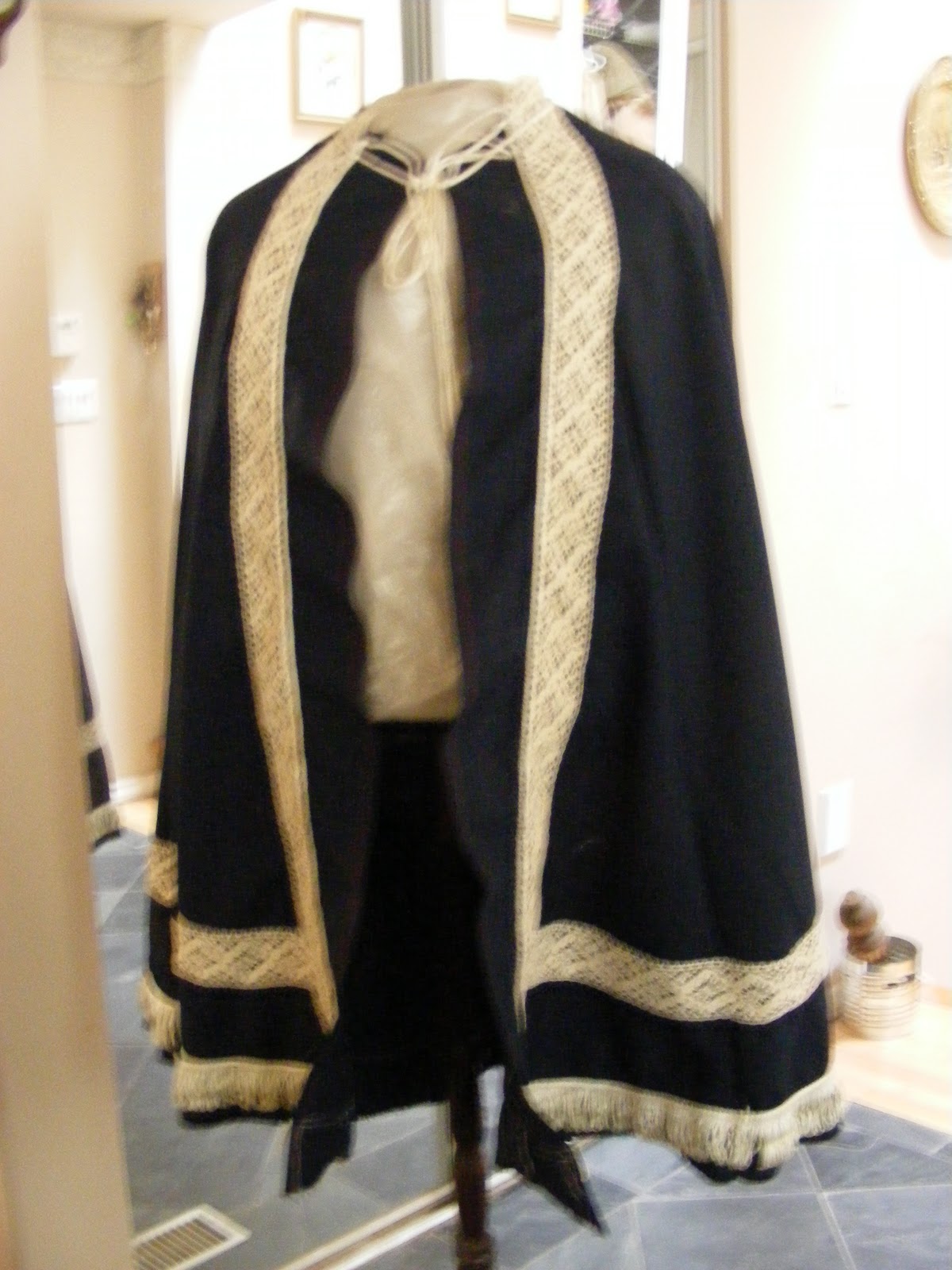 A Touch of Renaissance Photo Gallery: Ten Panel Cloaks