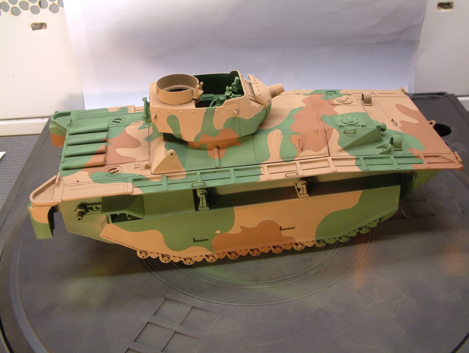 Maxmodifica: LVT(A)4 Italeri 1/35 anfibio