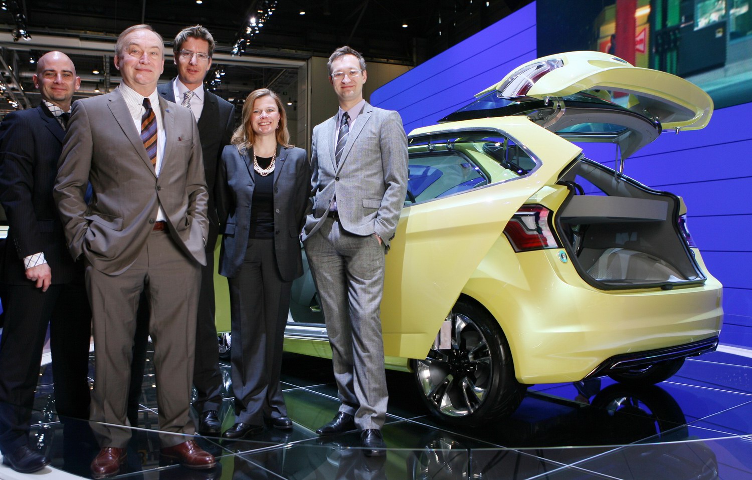 Geneva Show: Ford Iosis MAX Study Hints at new Focus and C-MAX