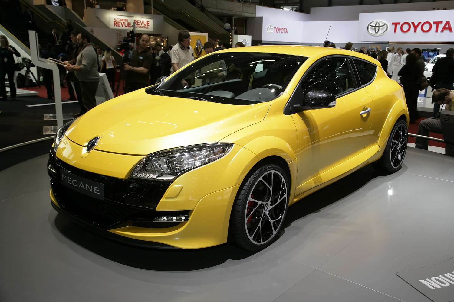 SPORT CARS 2011: Geneva Show: Renaultsport Megane RS 250