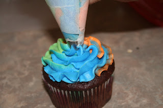 The Cupcake Cuppy: Tri-Color Cupcake Icing - How To