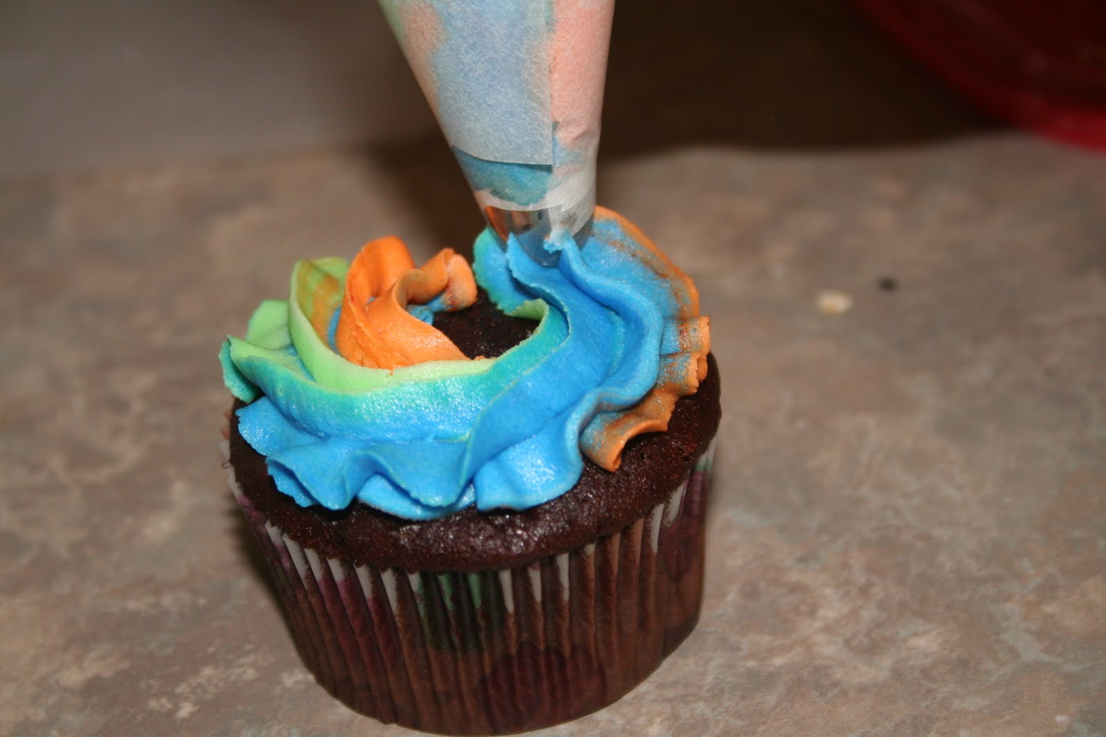 The Cupcake Cuppy: Tri-Color Cupcake Icing - How To