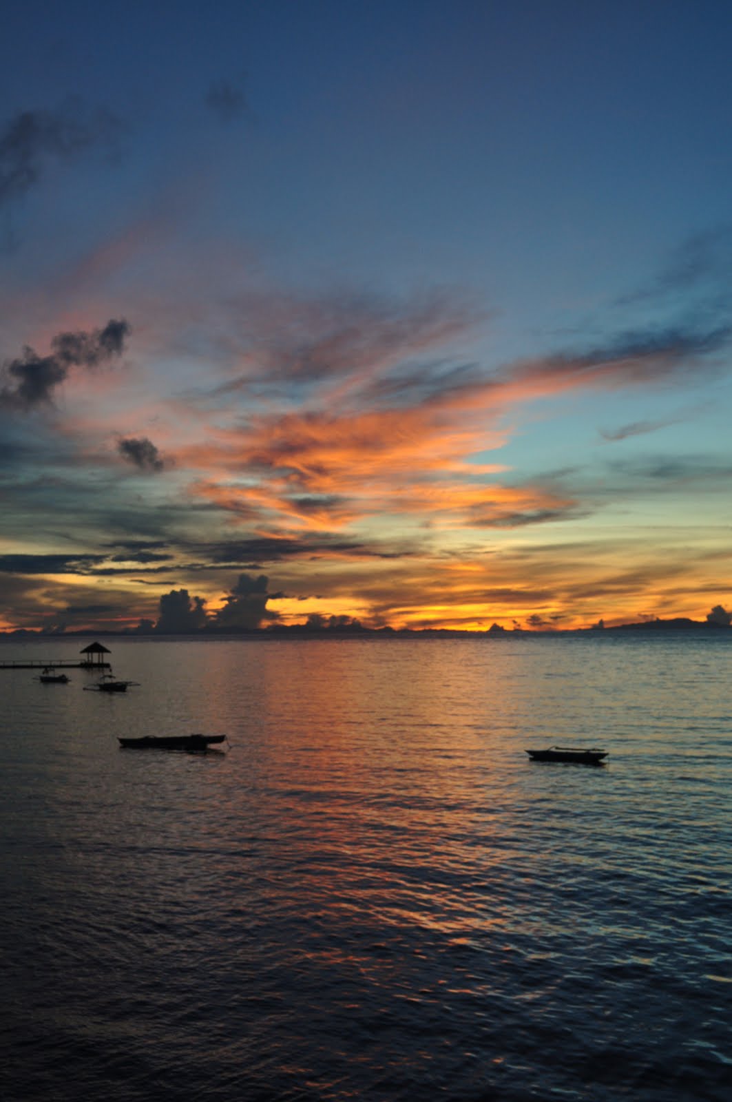 you can sea me :): sunrise in Cebu!