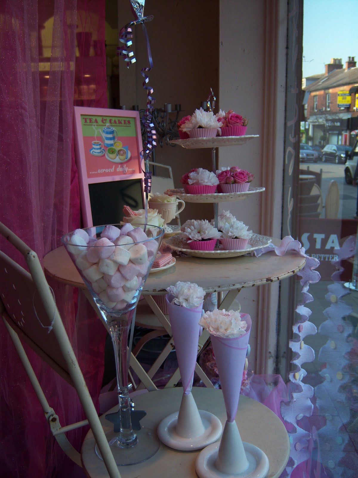 Alderley Flowers: Cupcake Window Display!