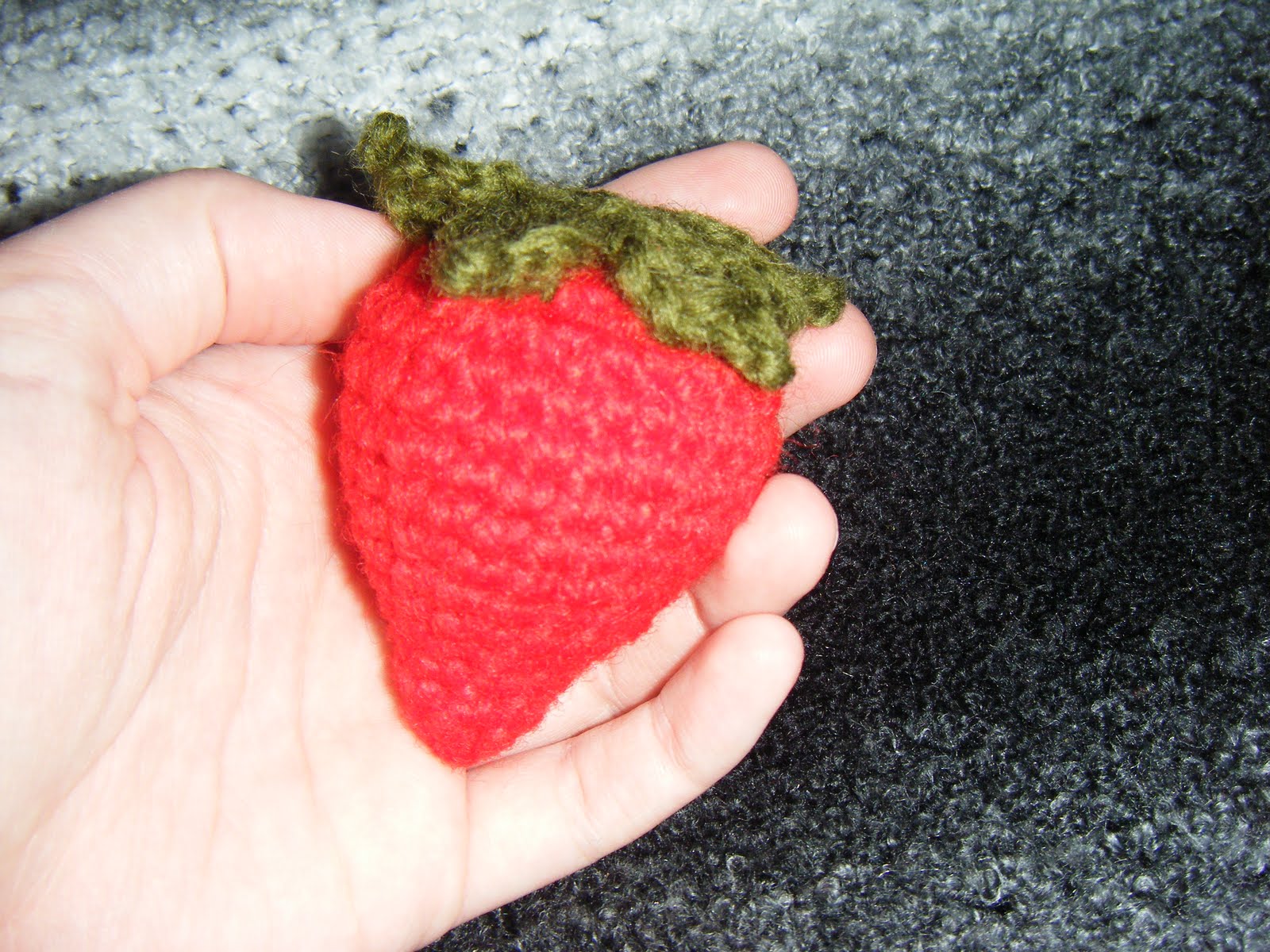 Free craft patterns!: Crocheted strawberry