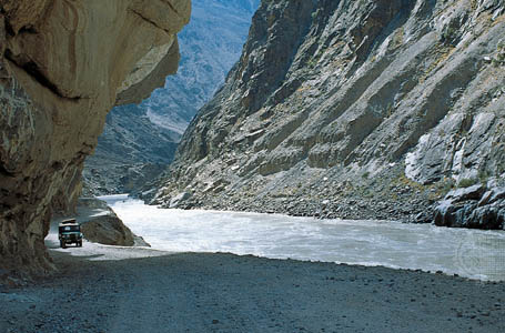 TRAVEL PAKISTAN: Indus River, Northern Pakistan