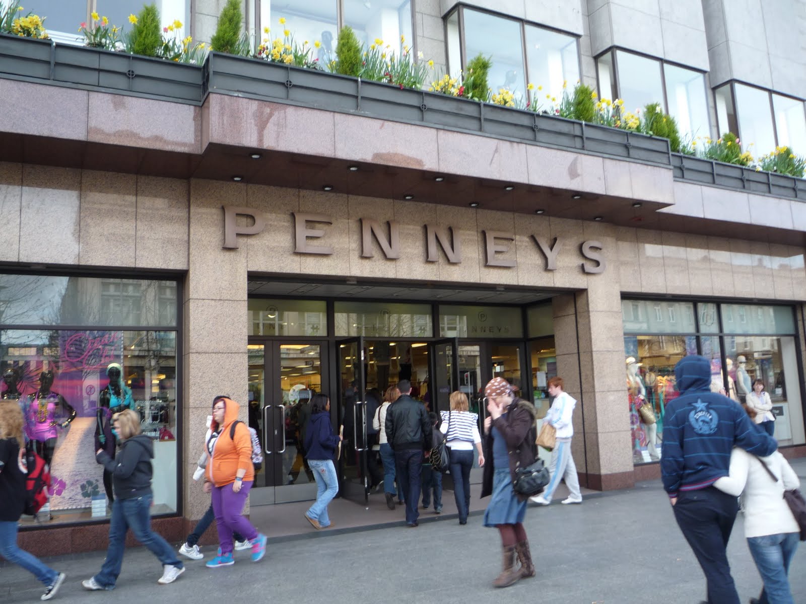Fashion for everybody: Penneys equals Primark