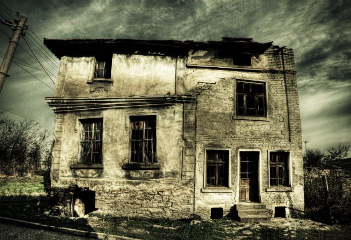 Fresh Pics: 50 Beautiful Examples of Urban Decay Photography