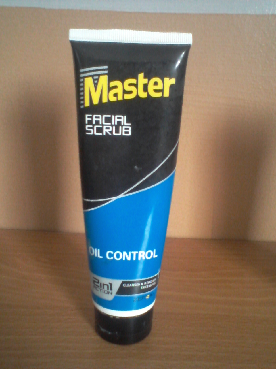 Reviewing Life From Head To Foot: Review: Battle of the Facial Washes