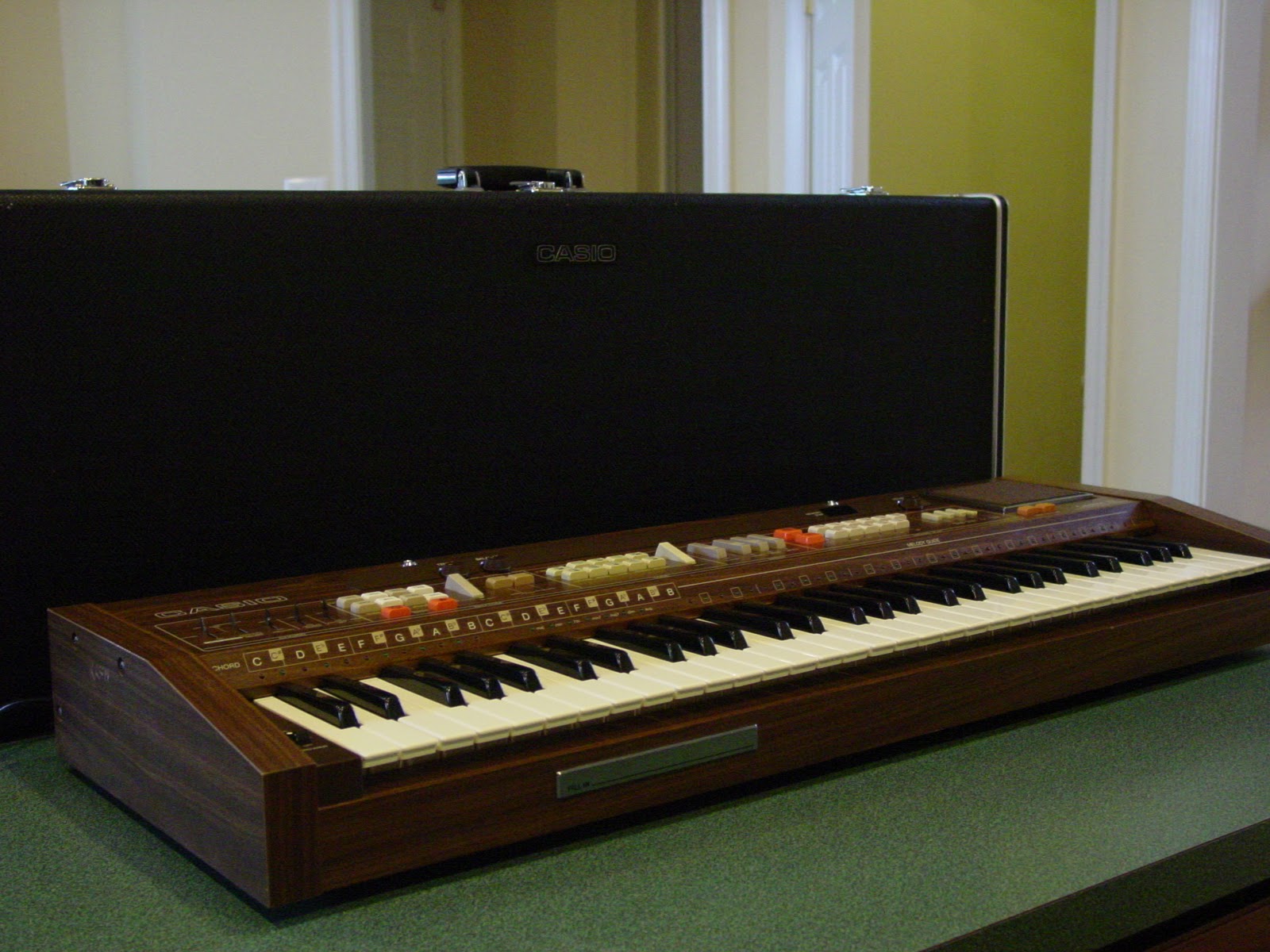 SolidStateCollective: Casio Synthesizer - Casiotone 701