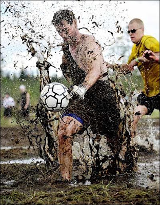 Campeonato Mundial de Futebol na Lama ~ Hadouken!