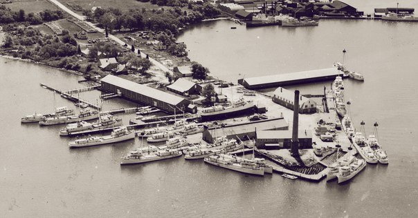 Save The Stack: Wonderful Old Black And White Photo Of Reedville VA