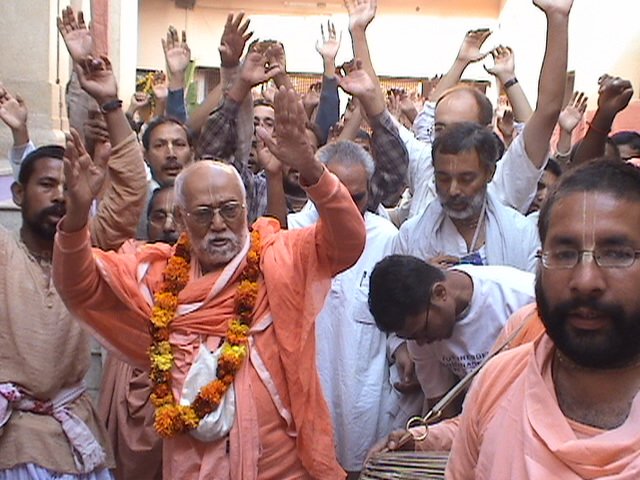 Srila Bhakti Ballabh Tirtha Goswami Maharaja: Discourses by His Divine ...