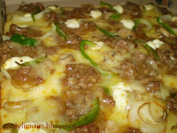 Philly Cheese Steak Overload Pizza | YedyLicious Manila Food Blog in ...