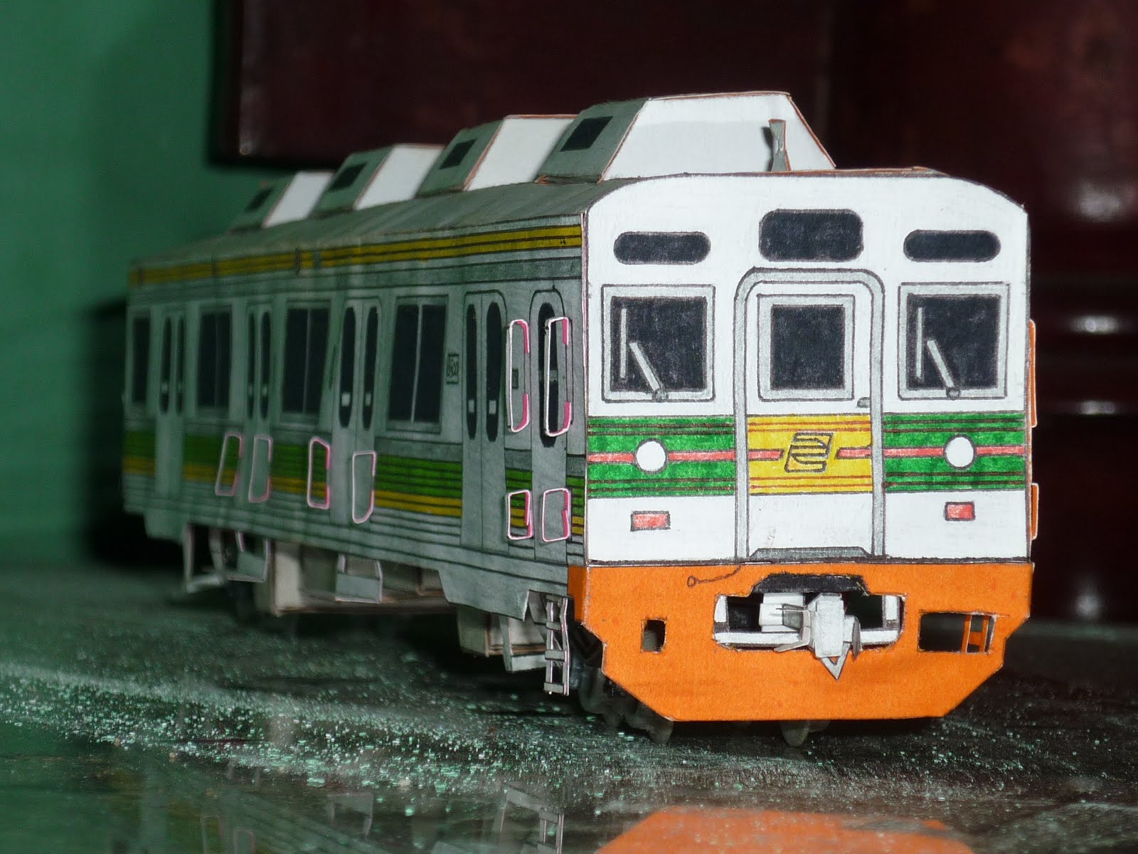 Miniatur Kereta Api Kertas