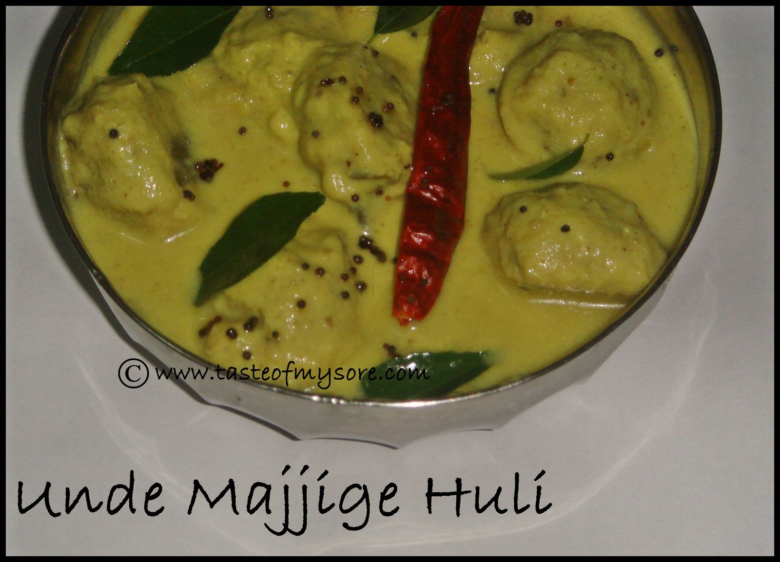 Taste of Mysore: Unde Majjige Huli/Lentil dumplings in yoghurt sauce