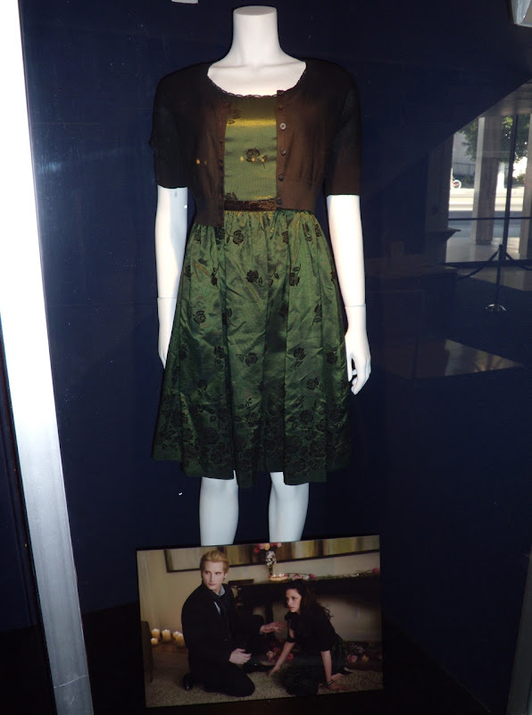 Hollywood Movie Costumes and Props: The Twilight Saga - New Moon Bella ...